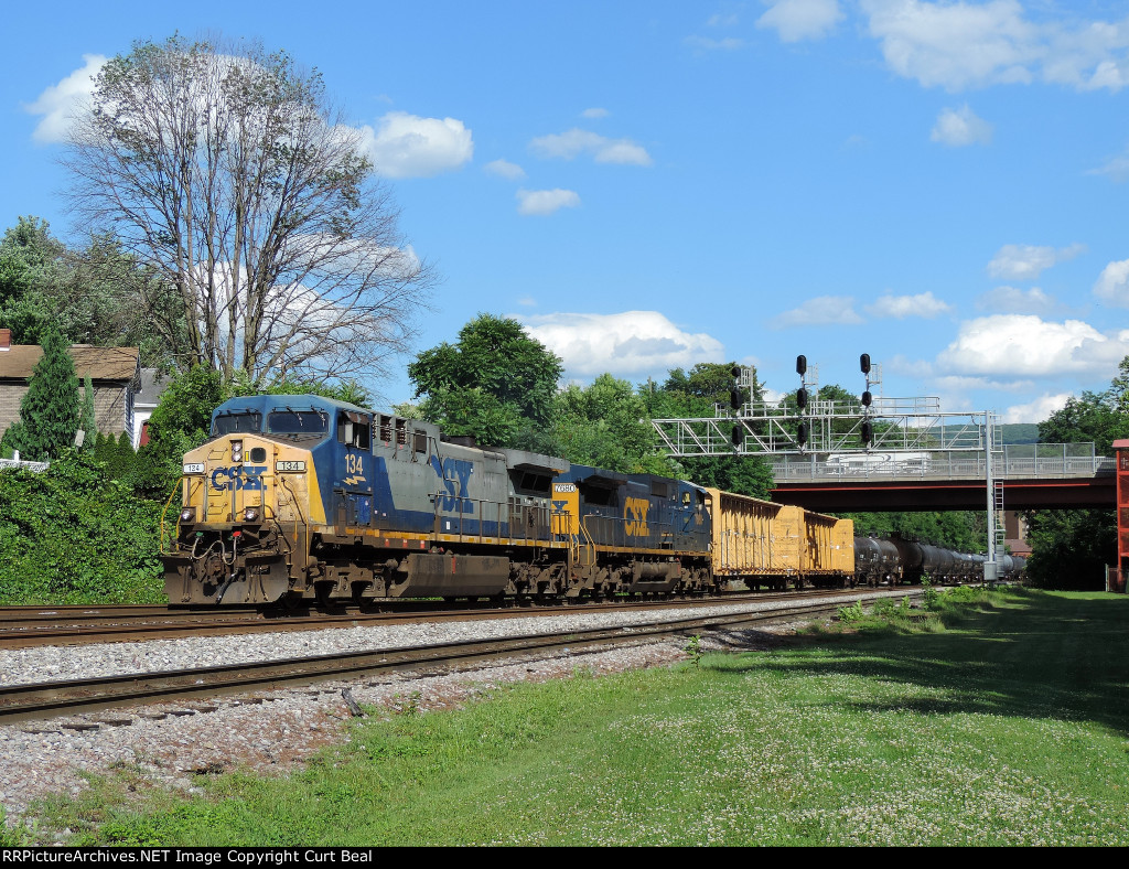 CSX 134 and 7680